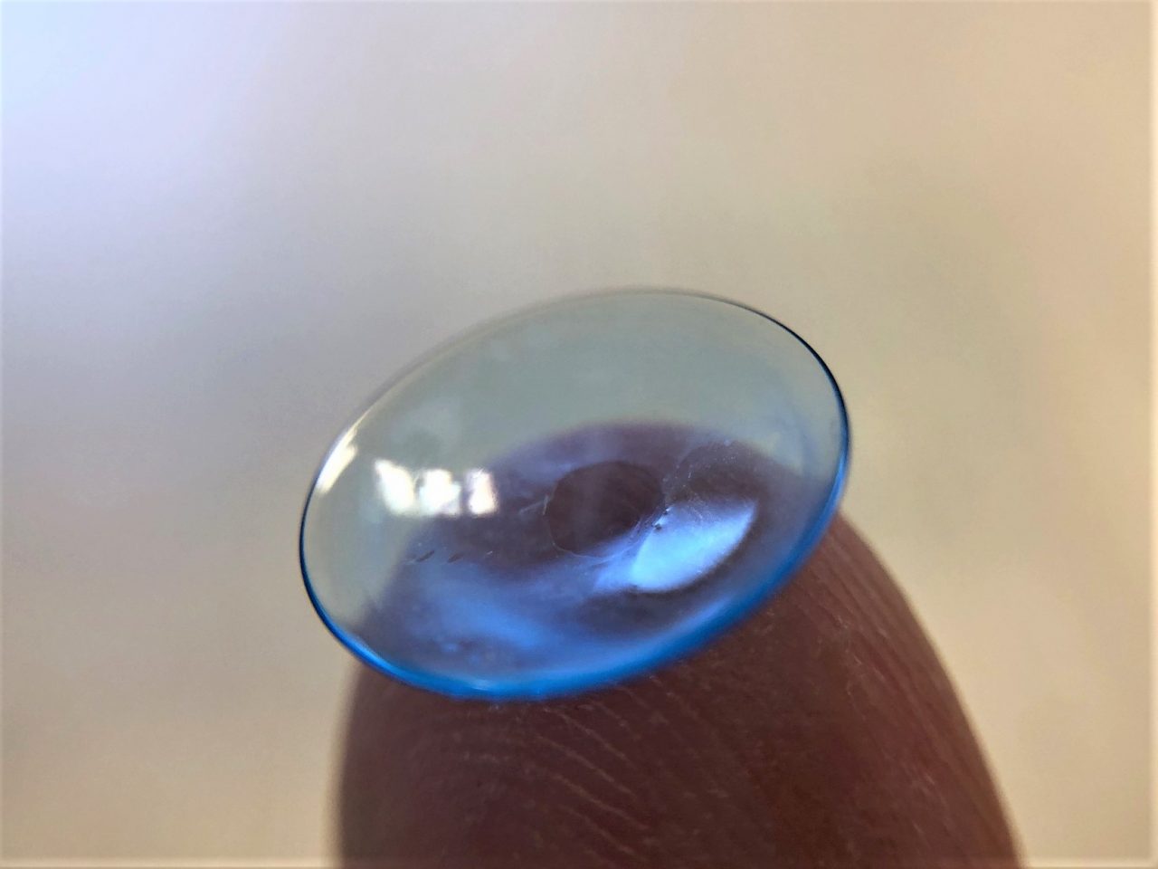 La manipulation des lentilles rigides